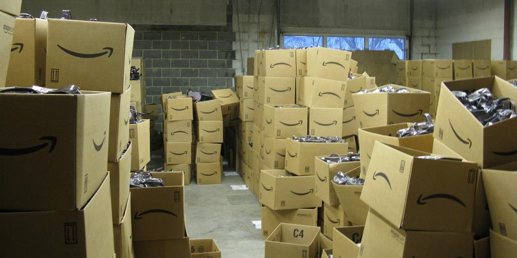 New Yorkers will soon be able to shop at Amazon IRL