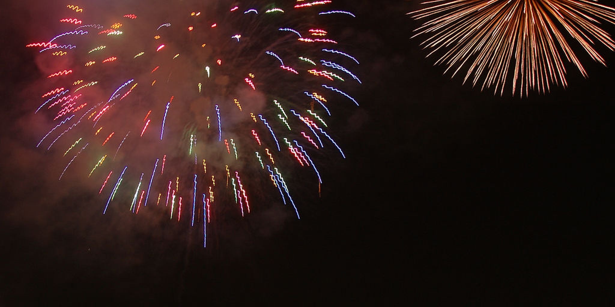 This is how a $1,500 firework explodes