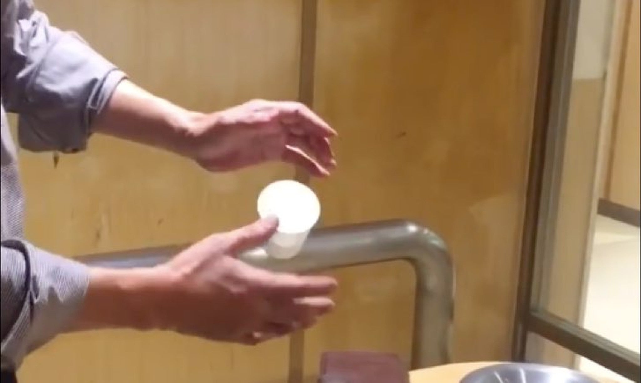 Japanese Wizard Does Mind-Blowing Magic Tricks