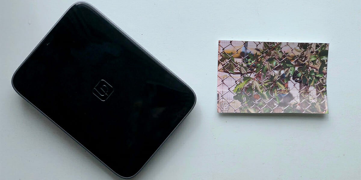 This portable photo printer turns your mobile pics into sticker-backed GIFs