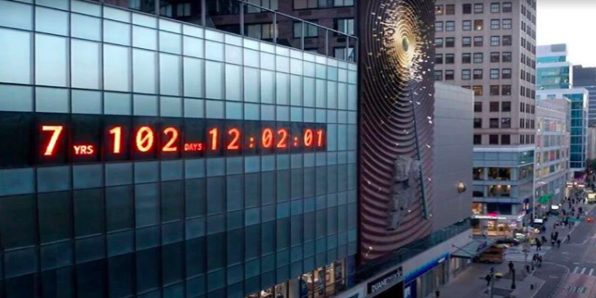 Union Square Clock Photo Goes Viral for Tracking Climate Change