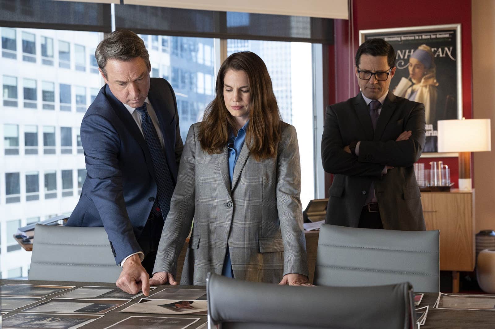 Review: Netflix's 'Inventing Anna' reimagines the notorious crimes of ...