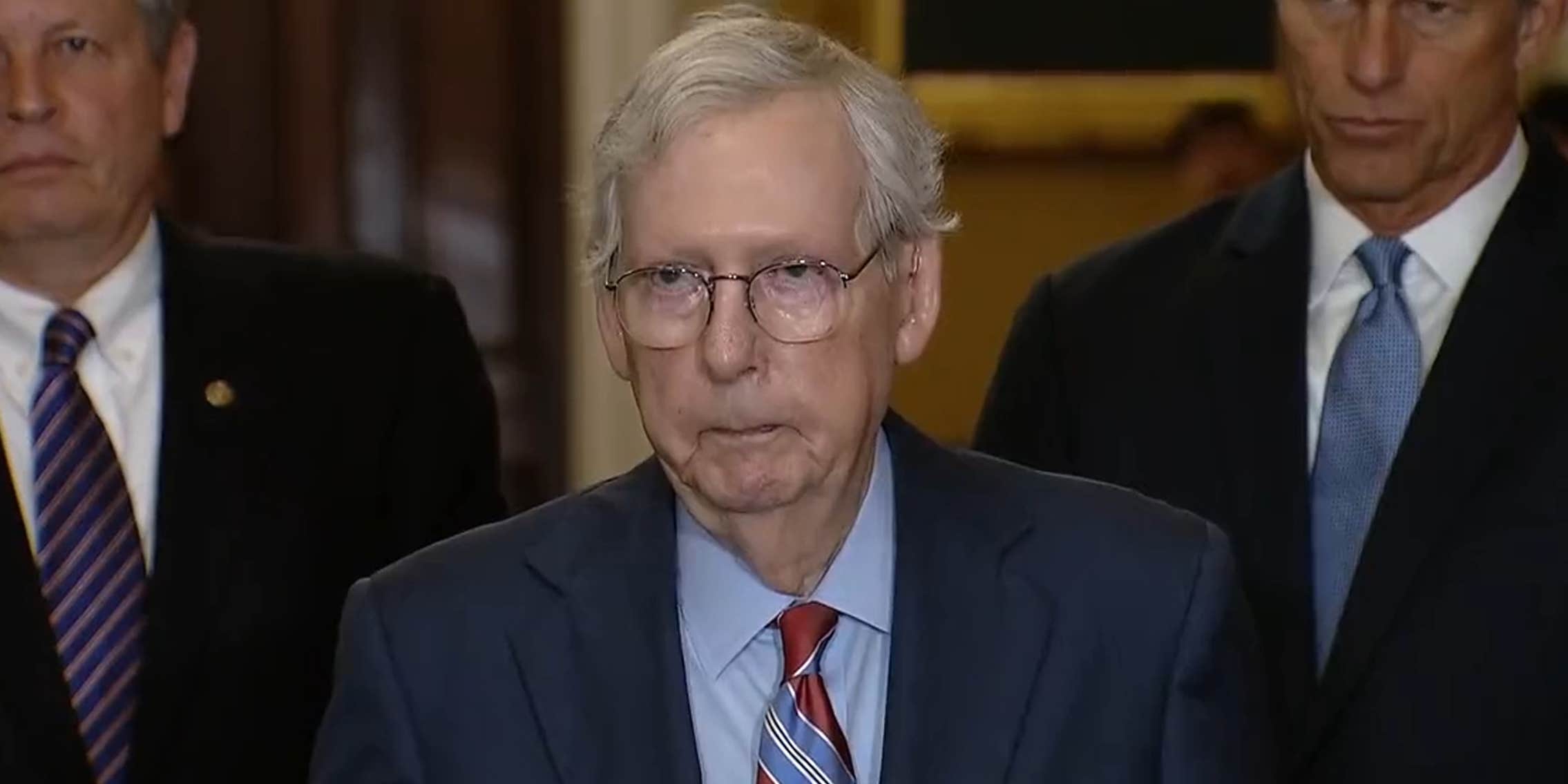 Mitch Mcconnell Freezes For 20 Seconds At Gop Presser