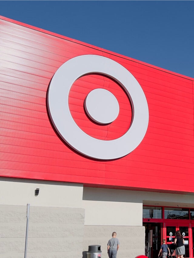 Target Employee Mocks 'Last-Minute' Shoppers in Viral Clip