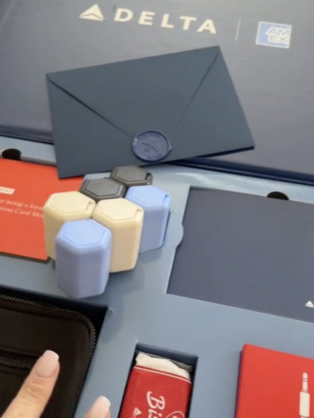 Traveler Receives Holiday Gift Box From Delta Airlines