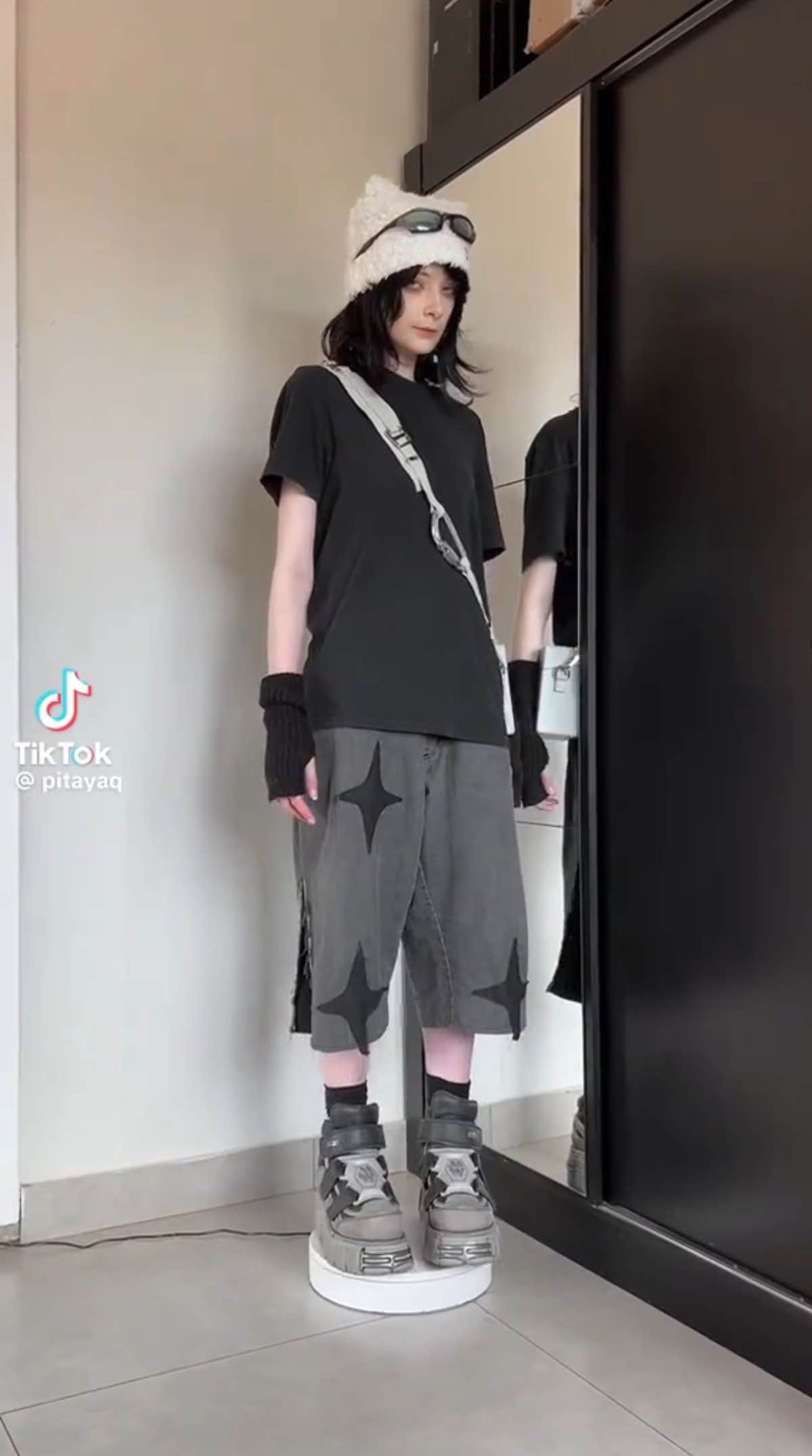 What is Y3K fashion? The futuristic aesthetic blending sci-fi style ...