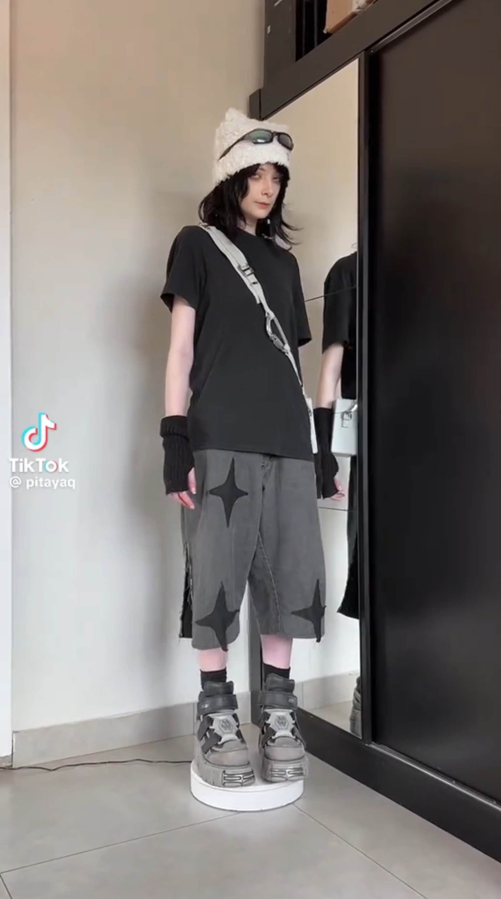 What is Y3K fashion? The futuristic aesthetic blending sci-fi style ...