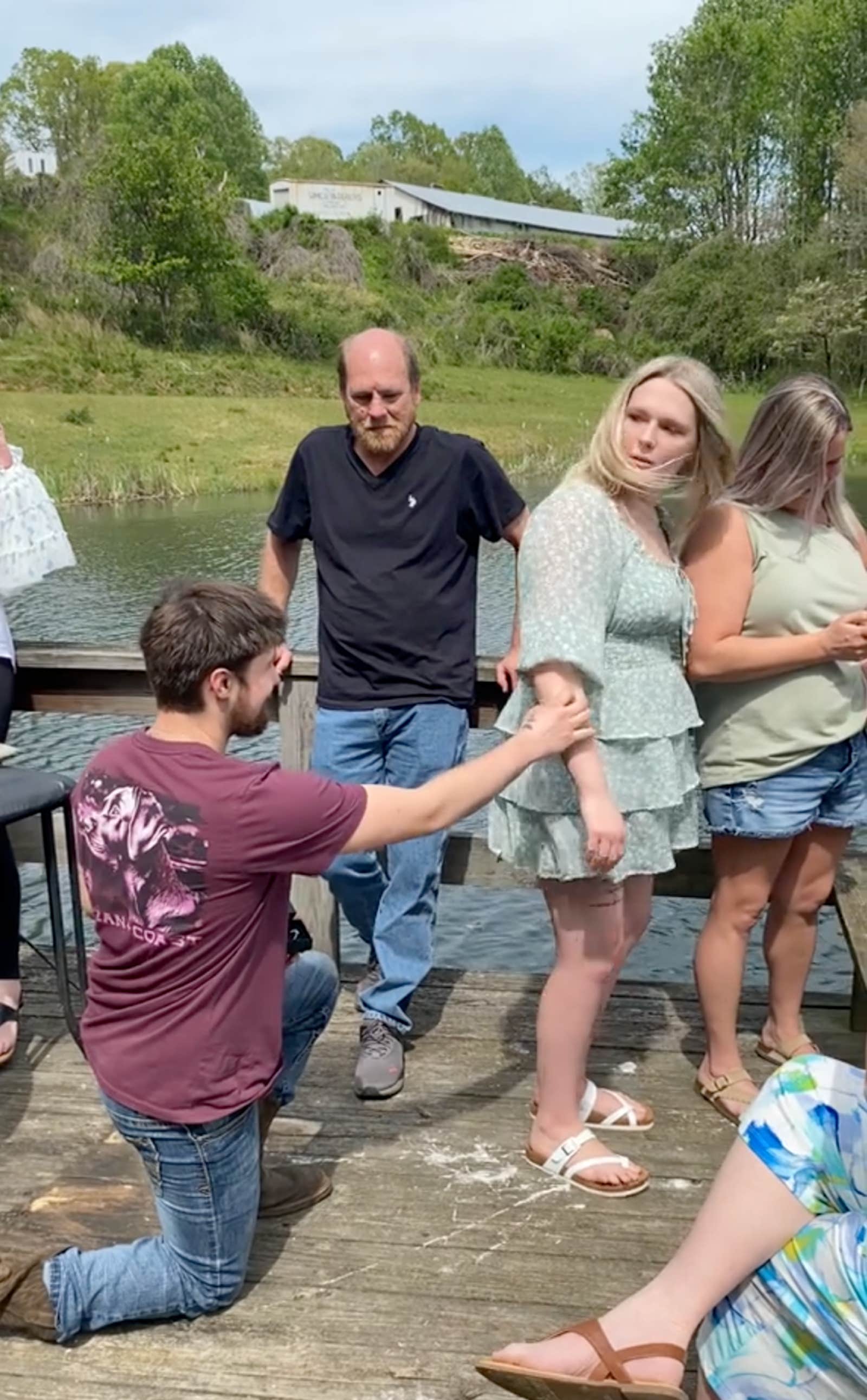 This awkward engagement dock proposal is going massively viral