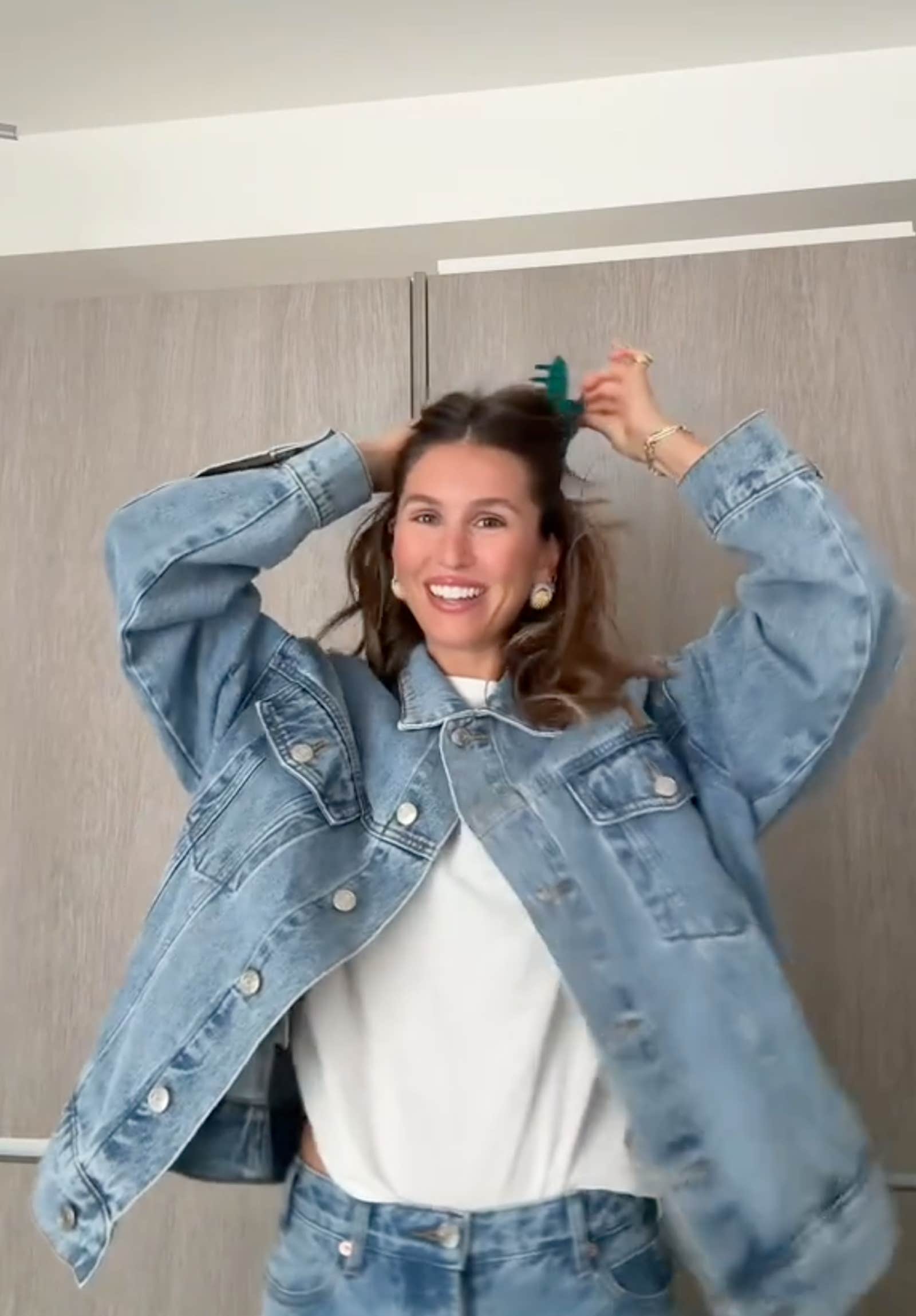 What is the 'Chelsea Parke Claw Clip' and why is it dividing the internet?