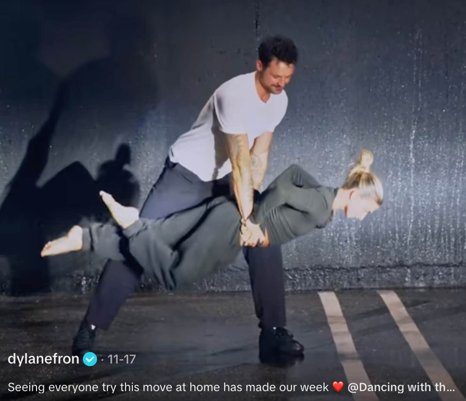 People are trying to replicate Dylan Efron's gravity-defying lift