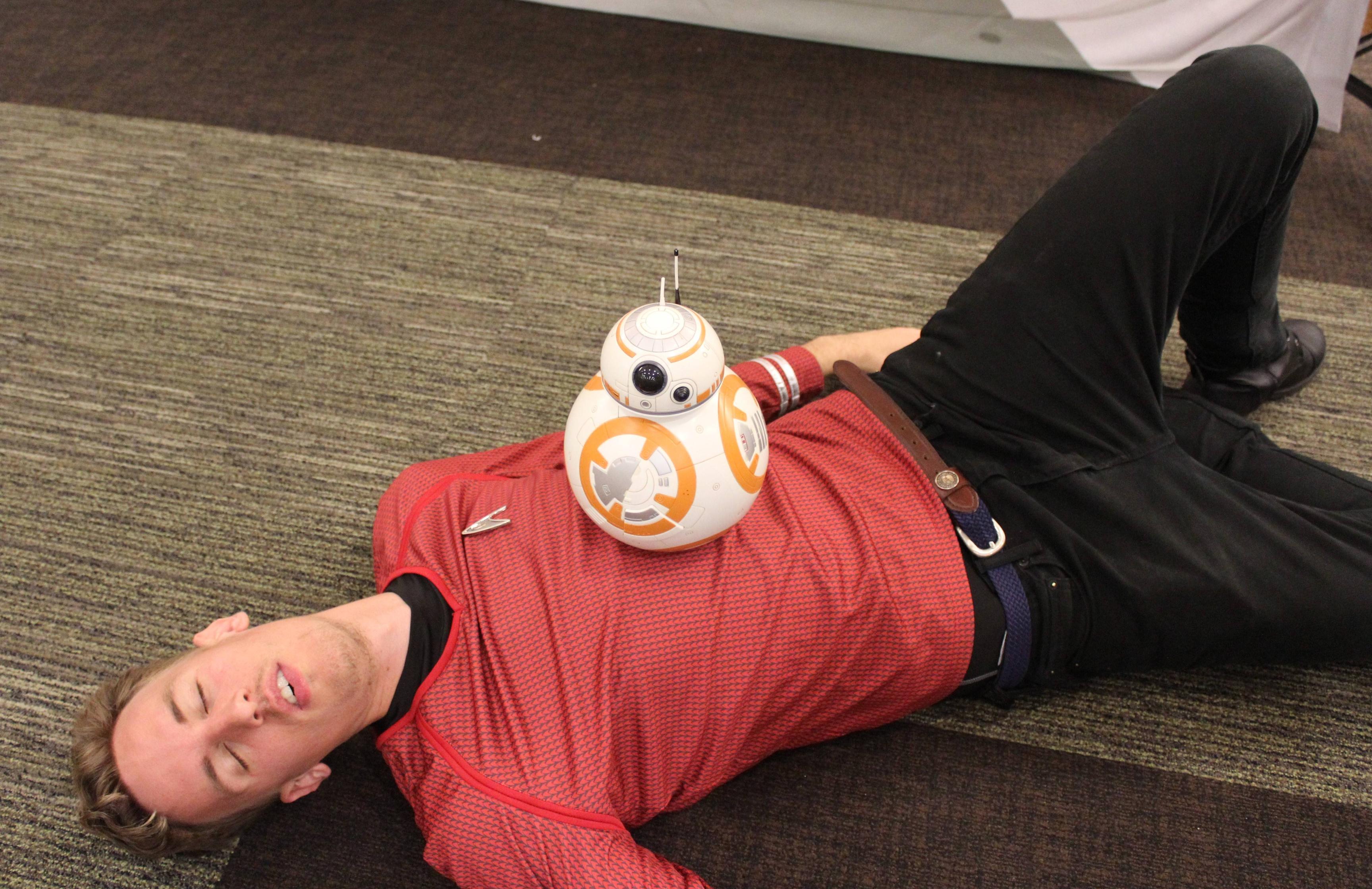 'Star Trek' redshirt cosplayer travels to Comic Con, is killed by every ...