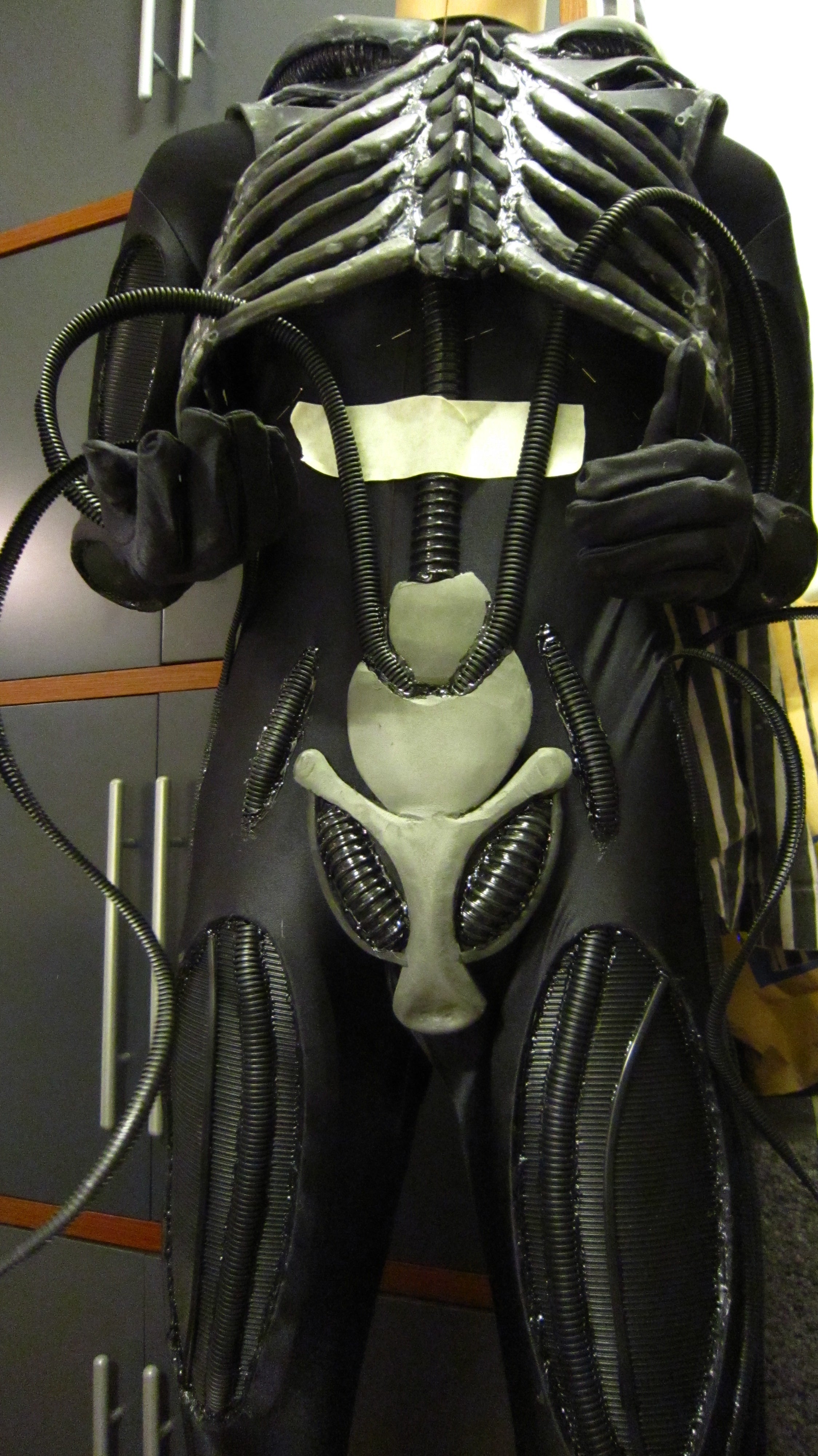 How to cosplay as the ‘Alien’ xenomorph