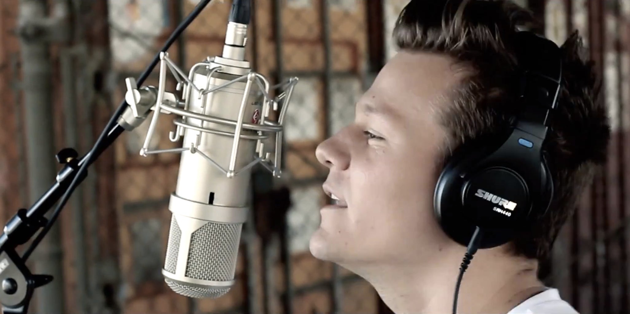 Sony hires YouTube stars for a series of 'Annie' covers