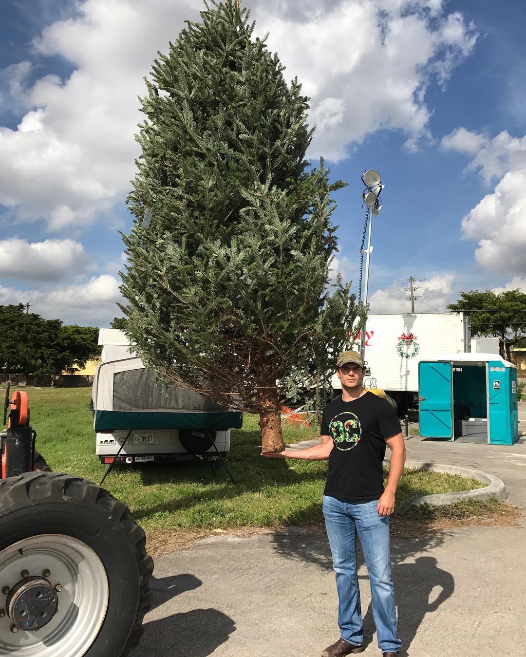 'Superman' Henry Cavill Fools Internet With Christmas Tree Photo