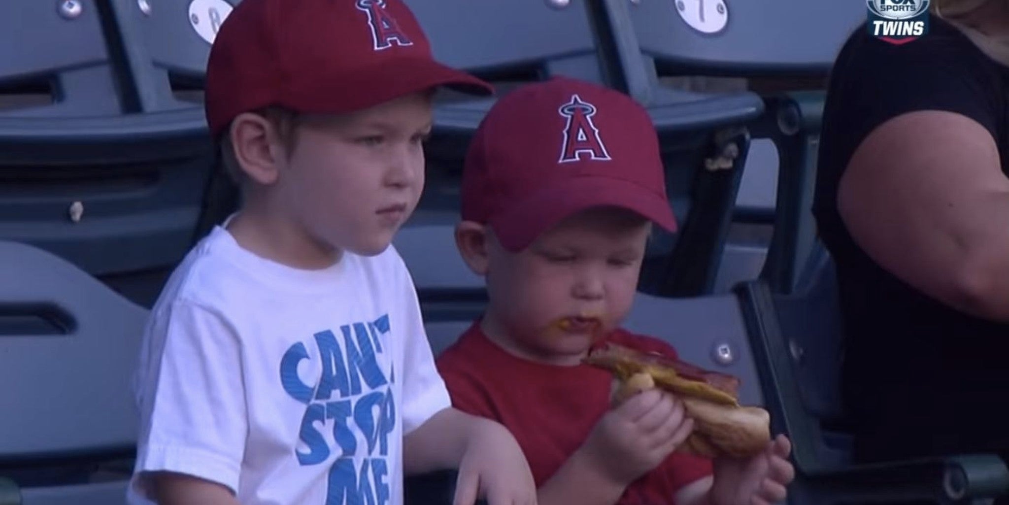 Little kid's hilarious hot dog fail caught on baseball stadium cam