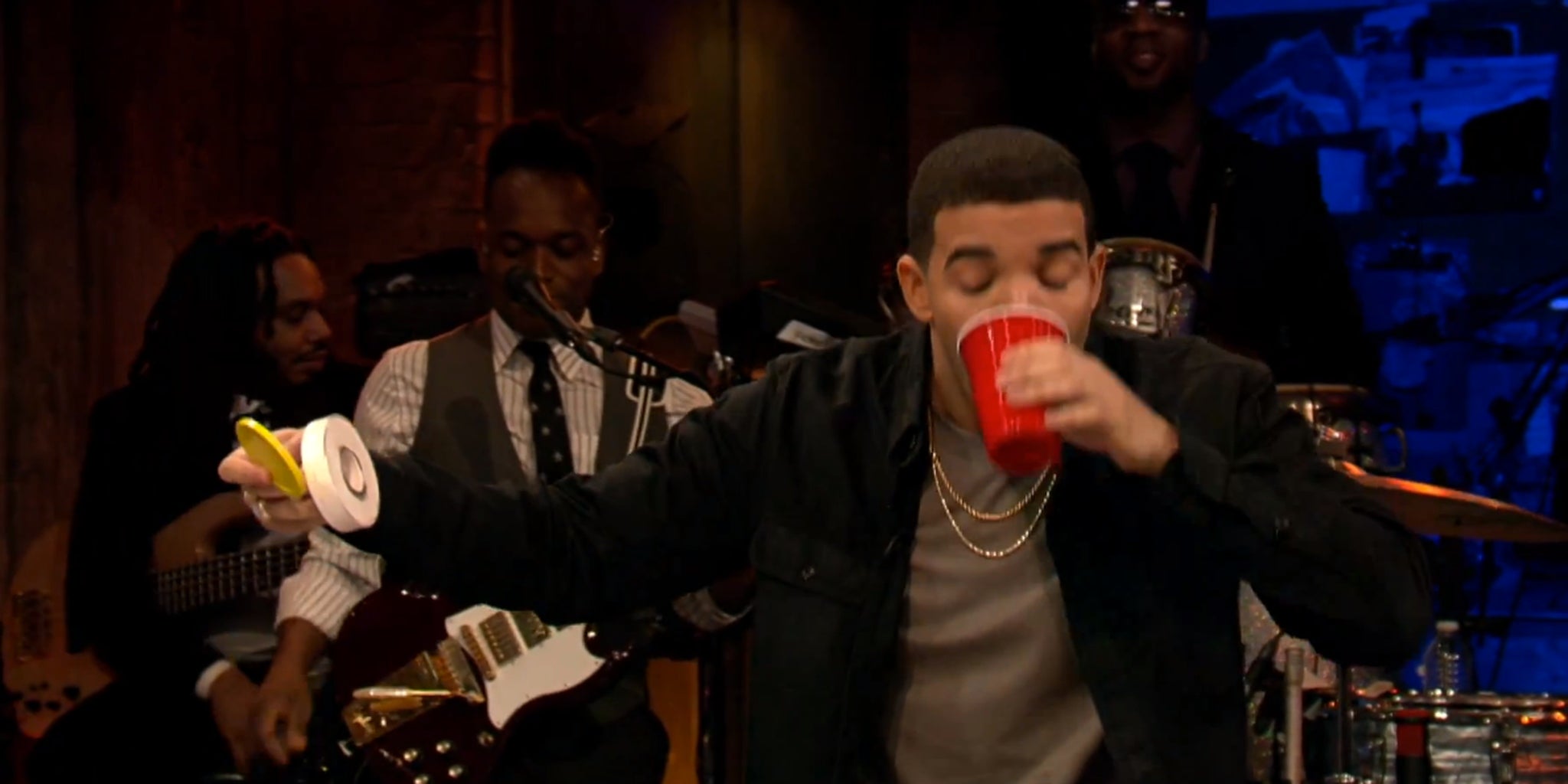 Jimmy Fallon beat Drake in beer hockey last night - The Daily Dot