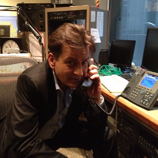 Charlie Sheen returns to Twitter