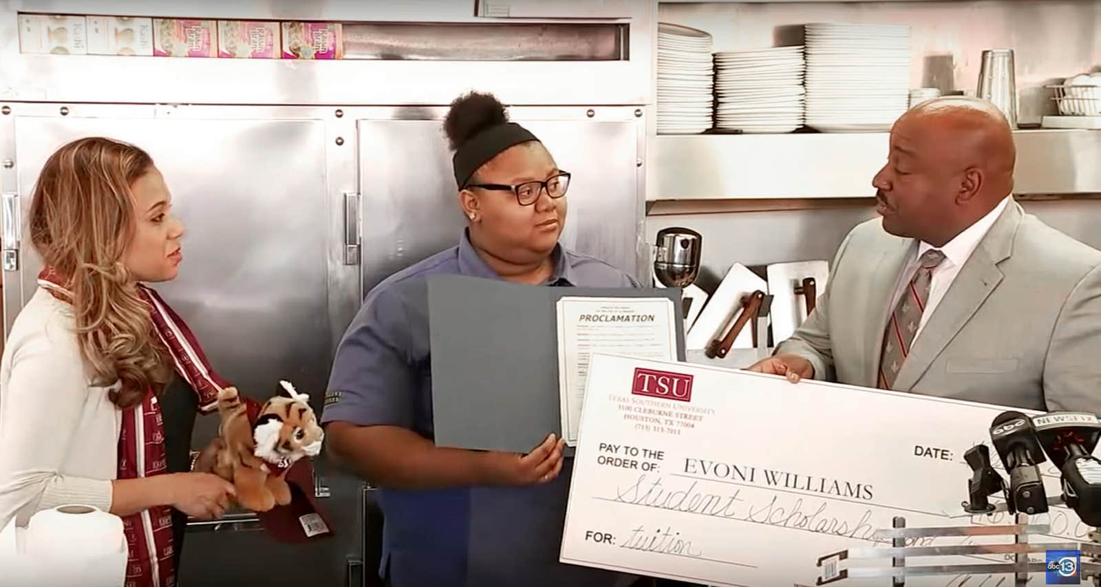 Waffle House Waitress Receives Surprise Scholarship For Act Of Kindness