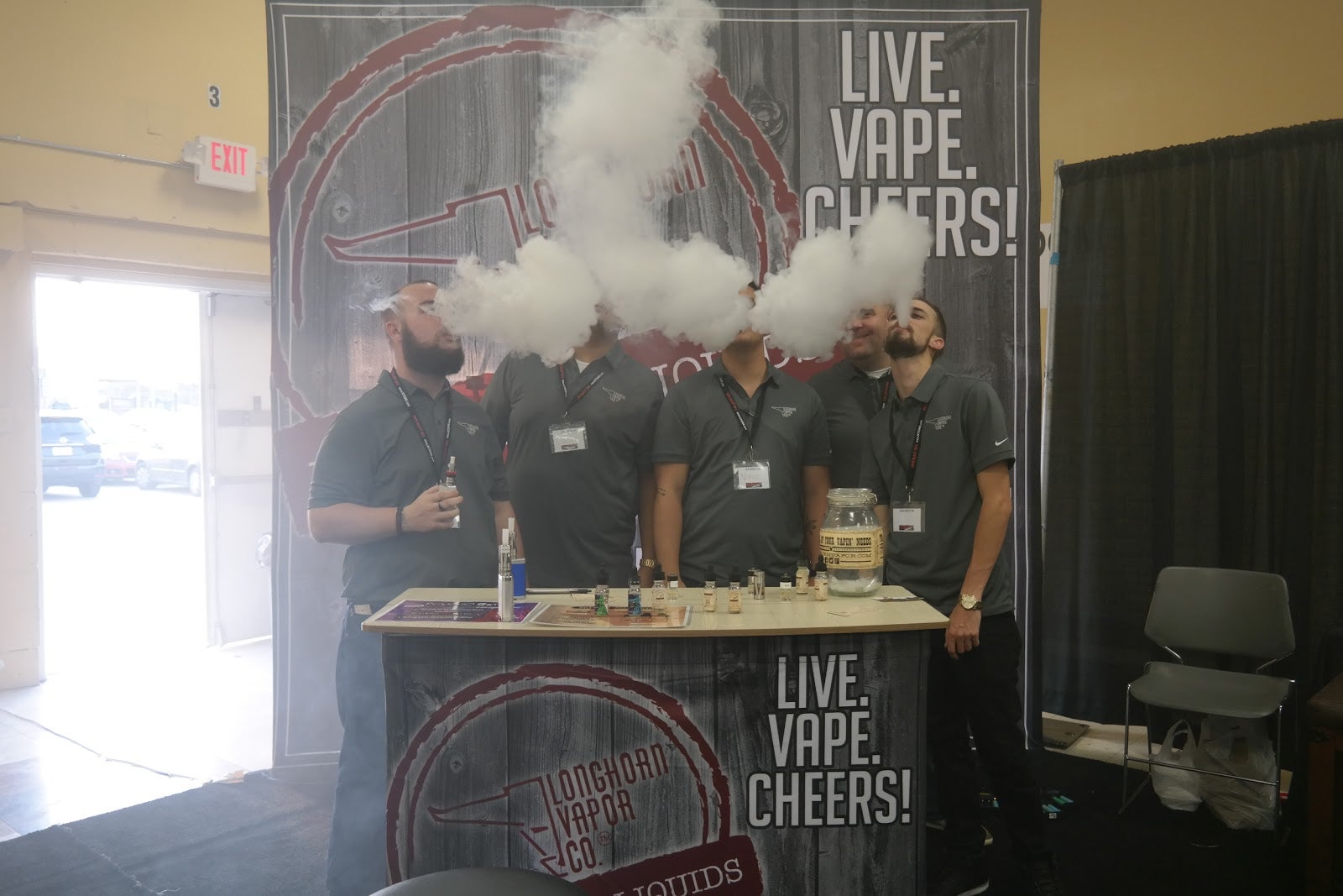 I went to a vape conference to mock it—then the vapers changed my mind