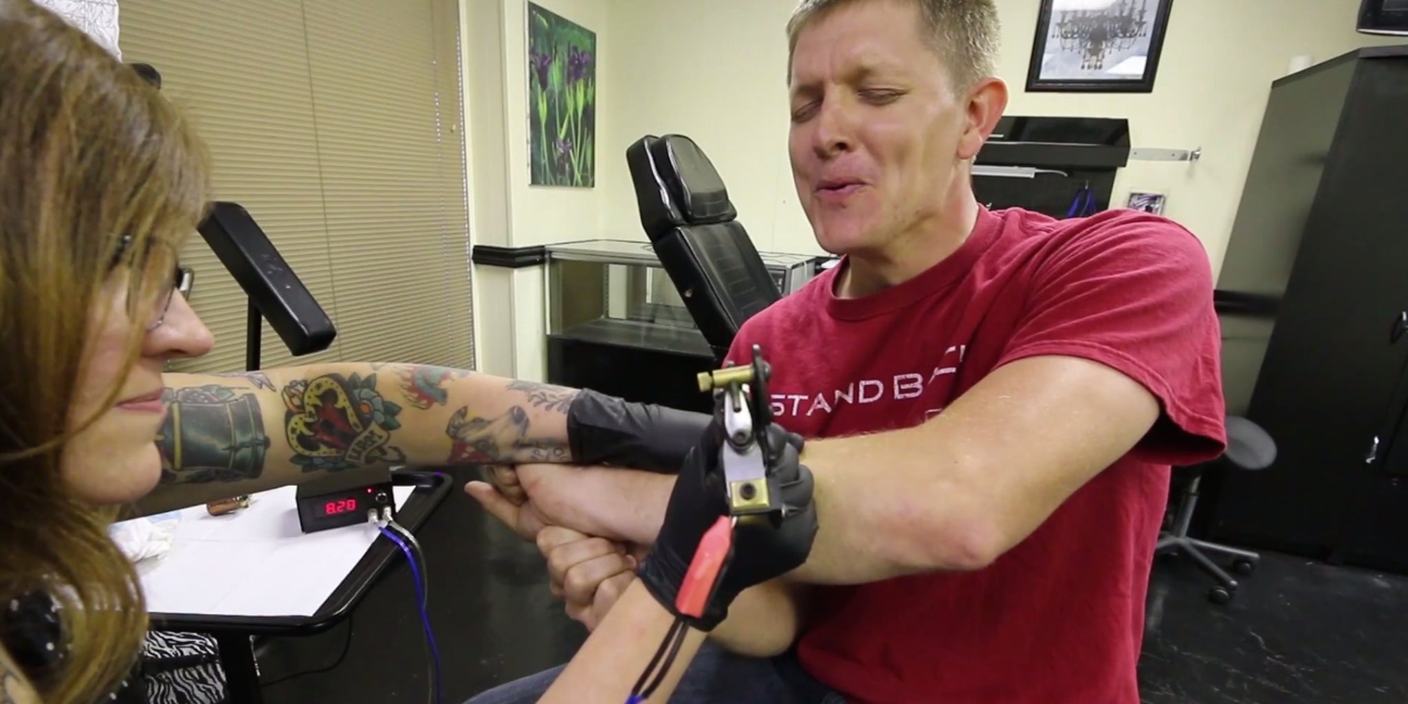 Watch a tattoo machine ink some flesh in super-slow-mo
