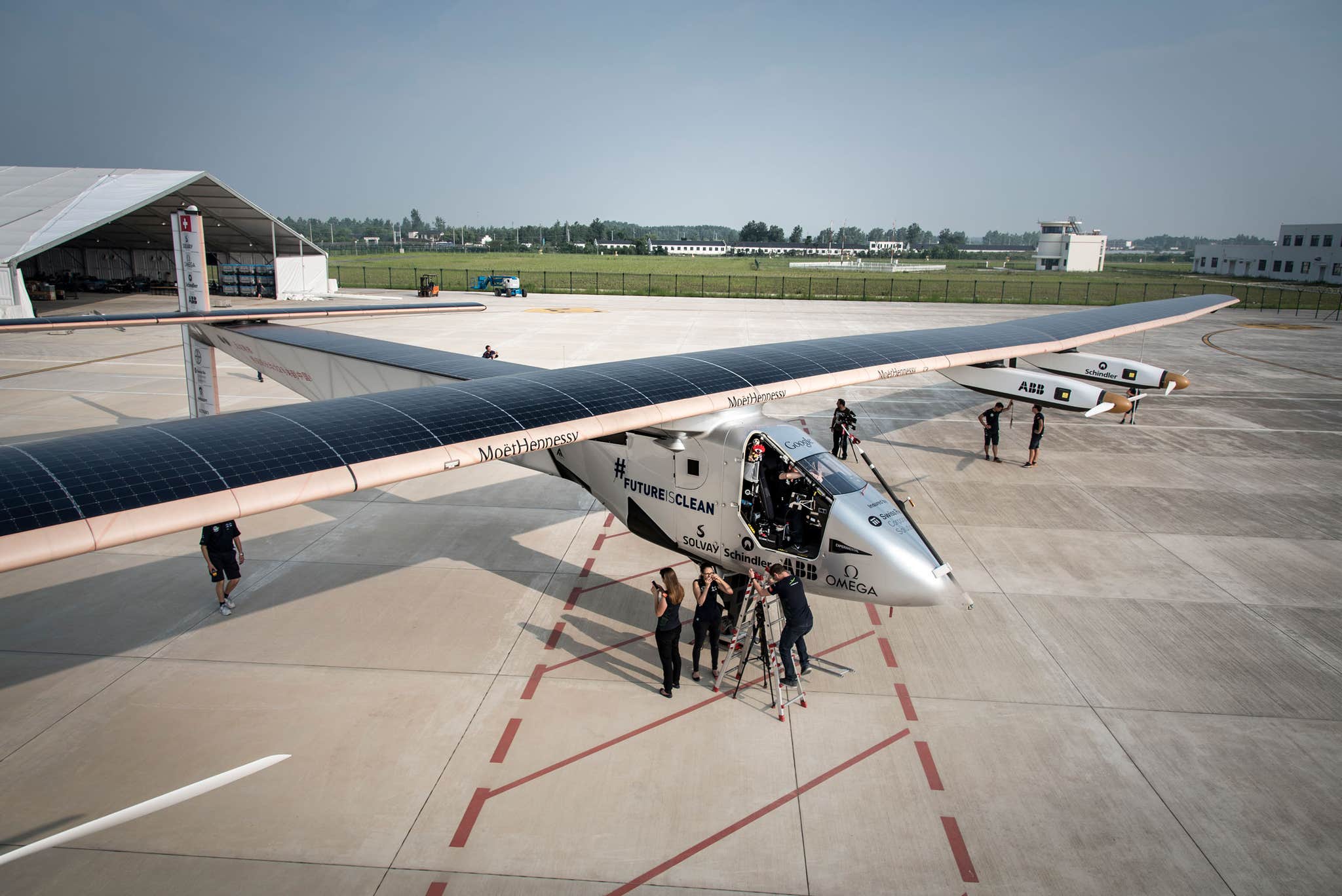 This Solar powered Plane Is On Its Way Across The Atlantic this-solar-powered-plane-is-on-its-way-across-the-atlantic