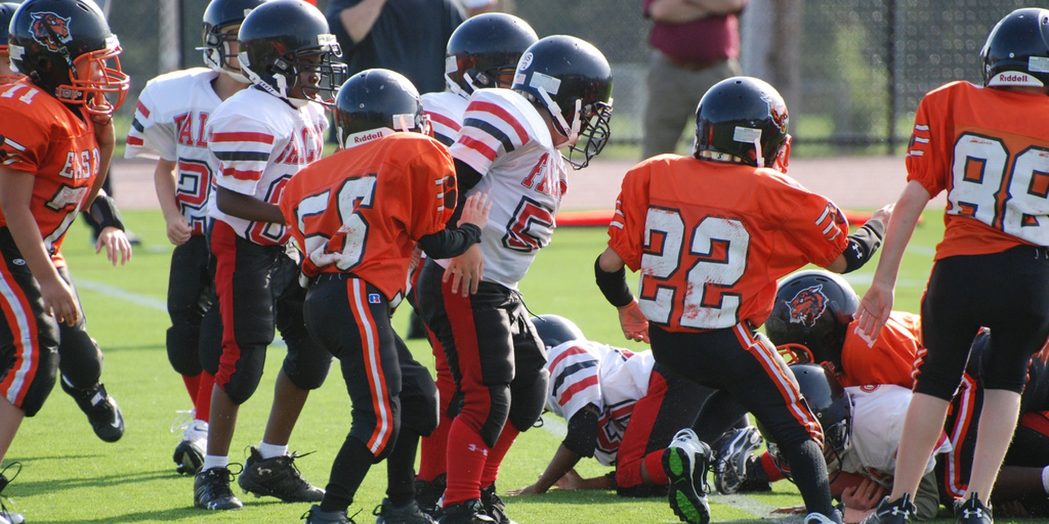 Pee-wee football players can't quite break through victory banner - The ...
