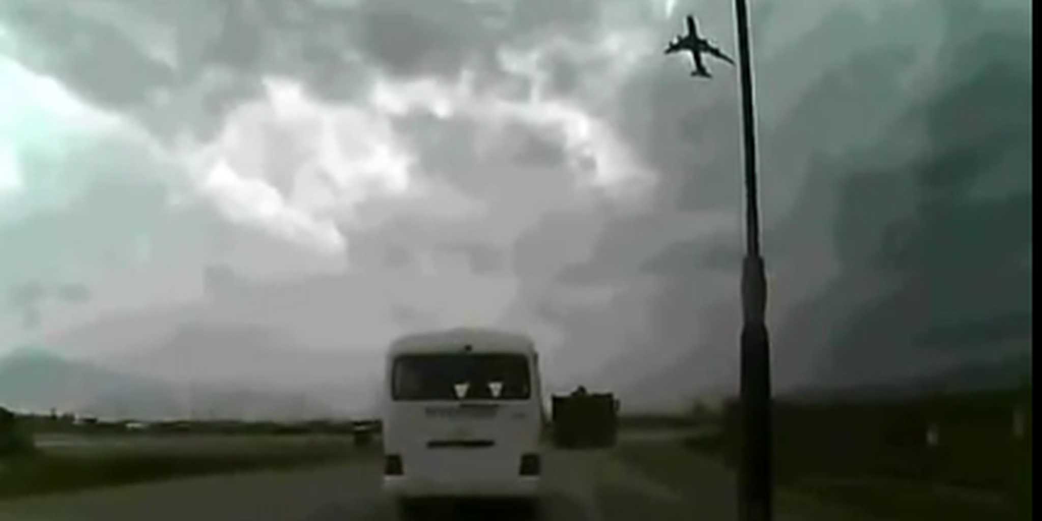 Dashcam video of terrifying Boeing 747 crash surfaces - The Daily Dot