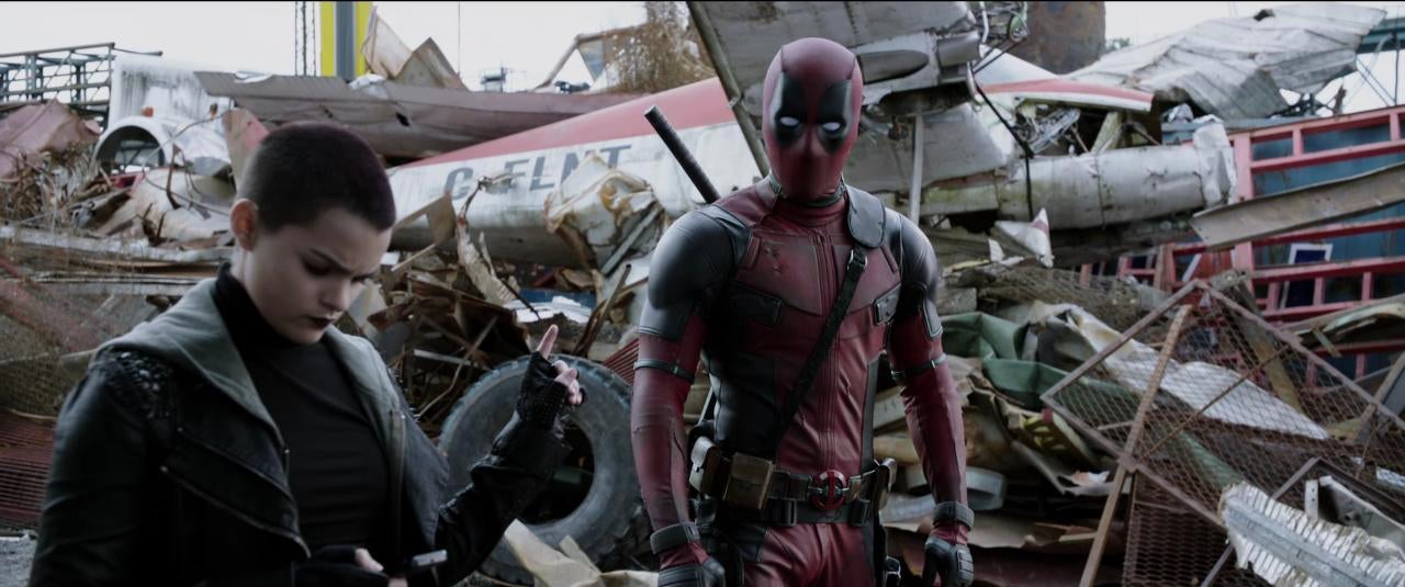Deadpool delivers a shiny new red-band trailer for Christmas