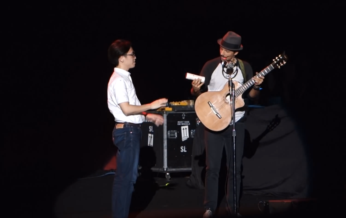 This Jason Mraz fan just upstaged Jason Mraz