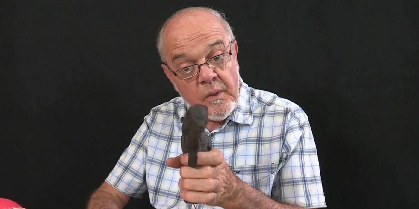 Adorable old toy-gun collector doesn't recognize a dildo - The Daily Dot Adorable old toy-gun collector doesn't recognize a dildo - The Daily Dot